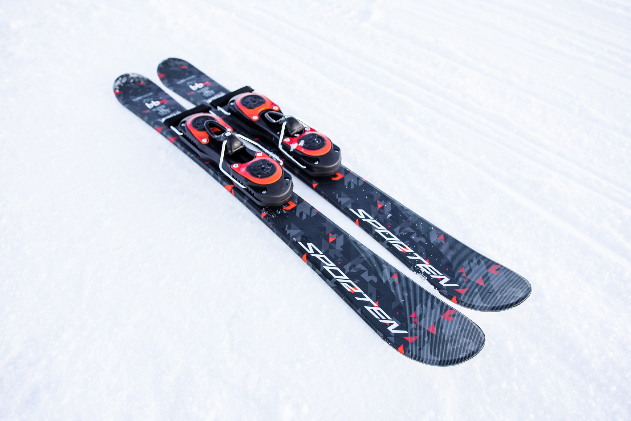 Sjezdové lyže Twin Tip Stringer 2023 | Sporten.cz